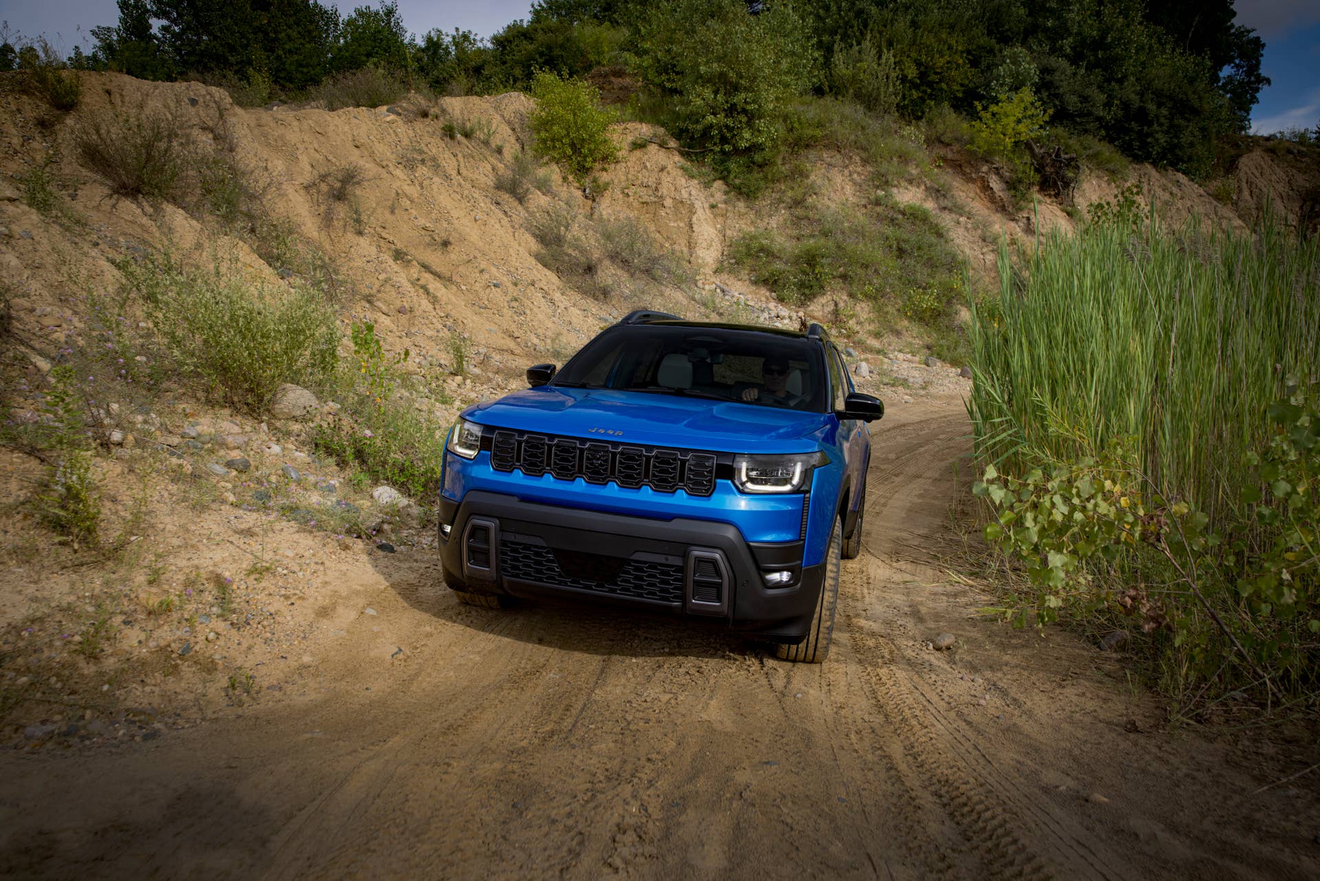 2026 Jeep Cherokee vs Toyota RAV4: 3 Key Differences - Road Ethos