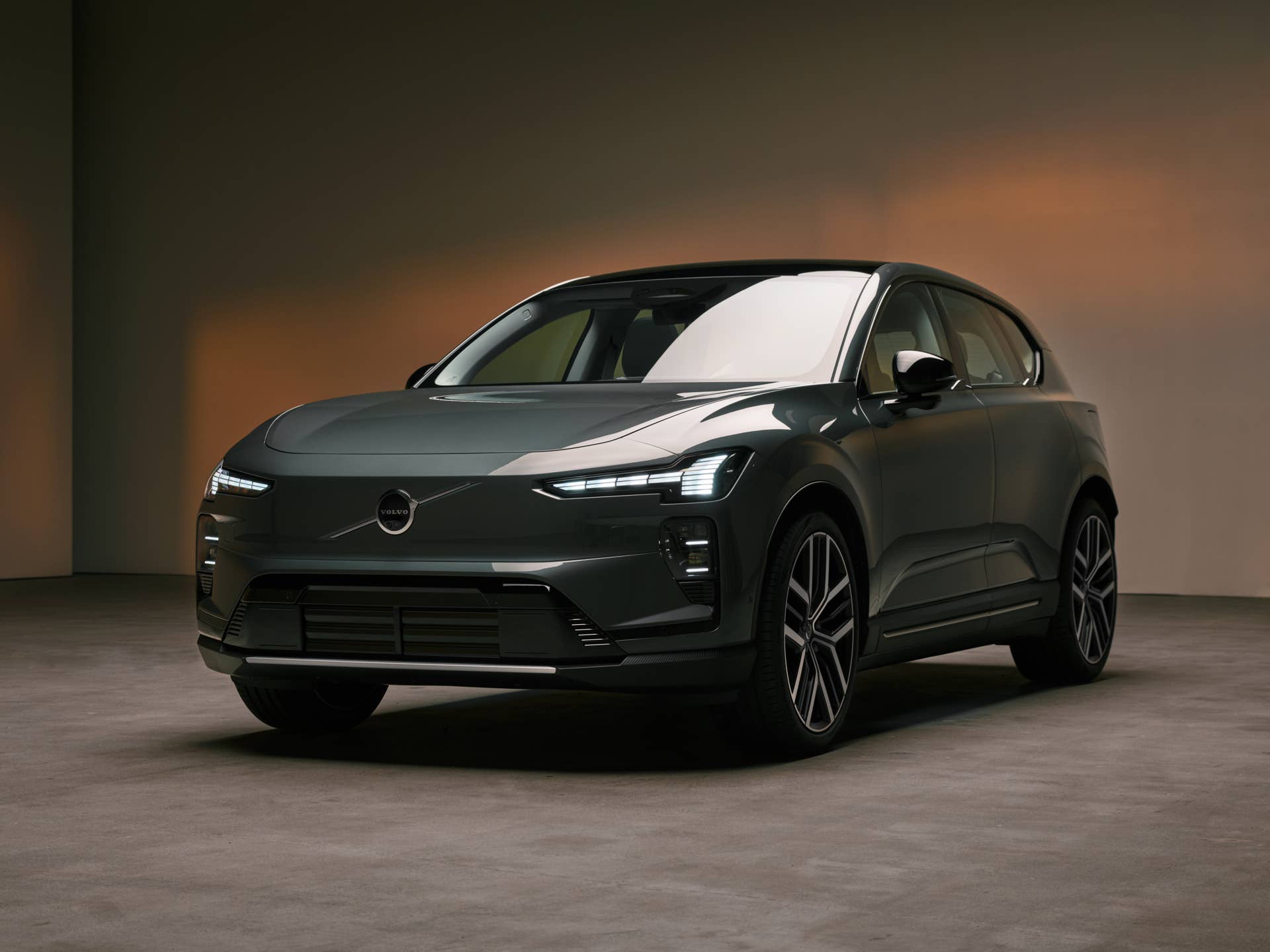 Volvo EX60 Revealed: 600 HP, Groundbreaking Tech, and Massive Range ...