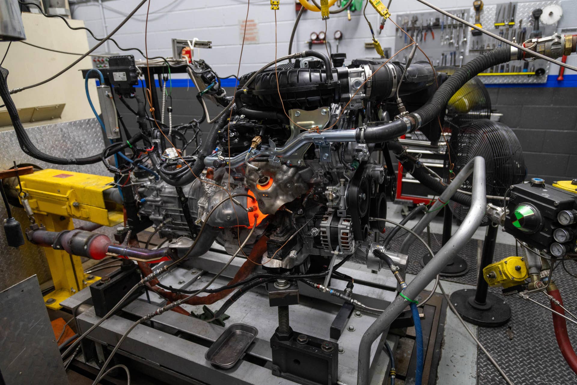 Nissan Frontier V6 Durability: Inside the "Torture Chamber" Test Lab ...